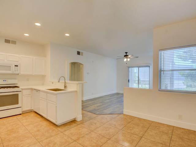 Beautiful 1 BR 1 Bath condo in Green Valley Henderson