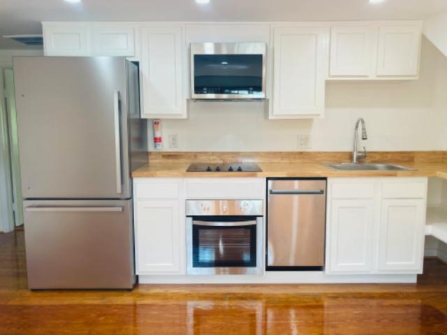 Beautiful 1BR + 1 DEN waterfront apartment for ren