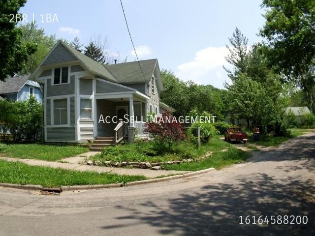 Beautiful 1st Floor 2BR/1BA Apartment near Downtown GR at 736 North NE #1, Grand Rapids, MI 49503