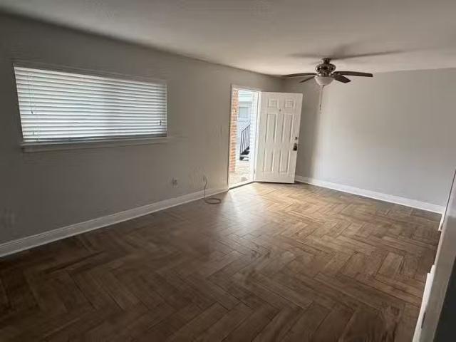 Beautiful 2/1 for rent in Biloxi, MS 139 Mcdonnell Ave #10