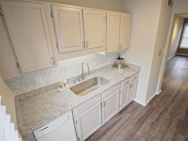 Beautiful 2 bed/2.5 bath Townhome! Pet Friendly! 2 Bedroom Apartment for Rent at 1600 Pinna Ct and Hammock Pl, Raleigh, NC 27606 Southwest Raleigh
