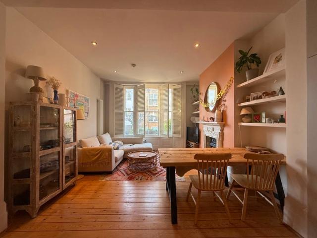 Beautiful 2 Bed 1,100 sq ft Home – Stoke Newington