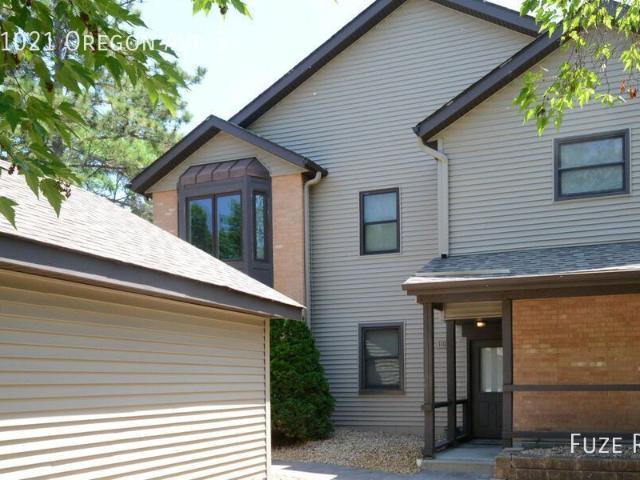 Beautiful 2 Bed 1 Bath Condo in Bloomington Available Now!