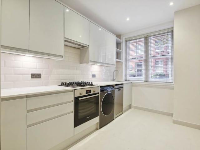 Beautiful 2 Bed 2 Bath Chelsea Red Brick Flat