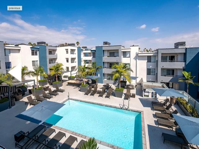 Beautiful 2 bed,2 bath in the heart of Weho