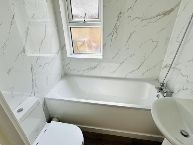 BEAUTIFUL 2 BED GROUDN FLOOR FLAT |. 2 bed flat to rent £1,800 pcm £415 pw