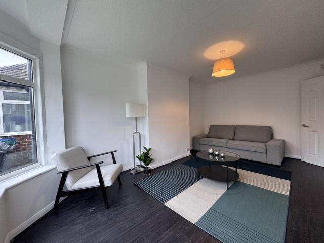 Beautiful 2 Bed Newly Refurbished Flat in Edgware