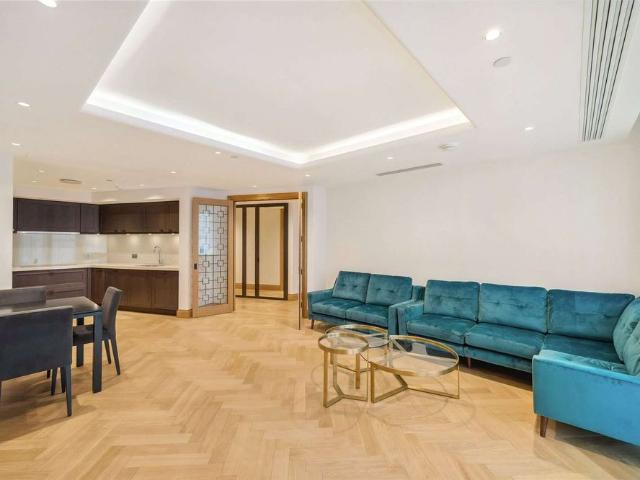 Beautiful 2 bedroom apartment with private terrace and furnished to a very high standard. Abell house features exceptional facilities including pool, gym, sauna and 24/7 concierge