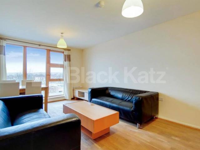 Beautiful 2 Bedroom Apartment in Modern Hungerford Road Development