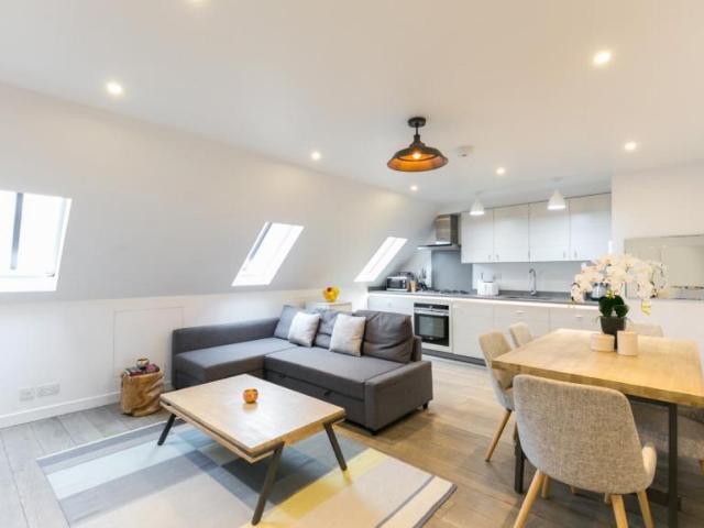 Beautiful 2 bedroom apartment near Unviersity of London Has an Apartment