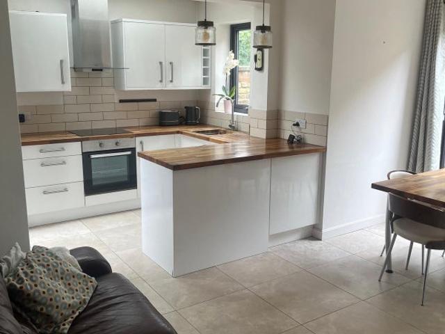 Beautiful 2 bedroom garden apartment