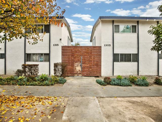 Beautiful 2 Bedroom, 1 Bath Apartment – Move In Ready!