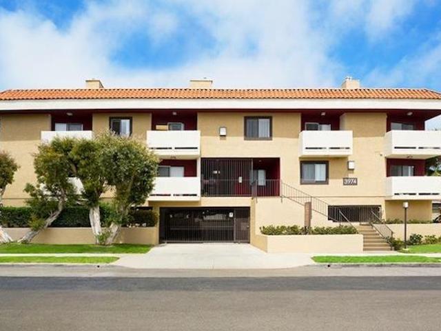 BEAUTIFUL 2 BEDROOM & 1 BATHROOM UNIT AVAILABLE!