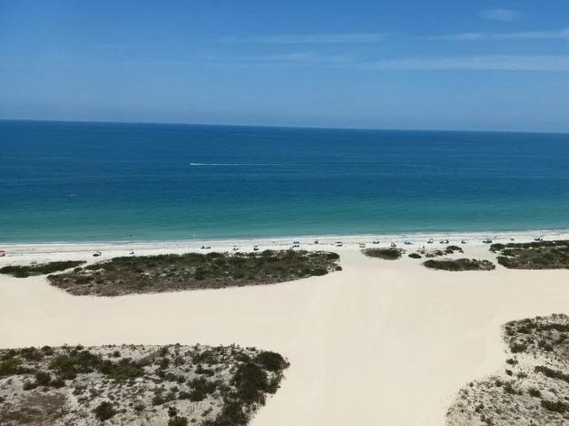 Beautiful 2 BR/2BA Beach condo