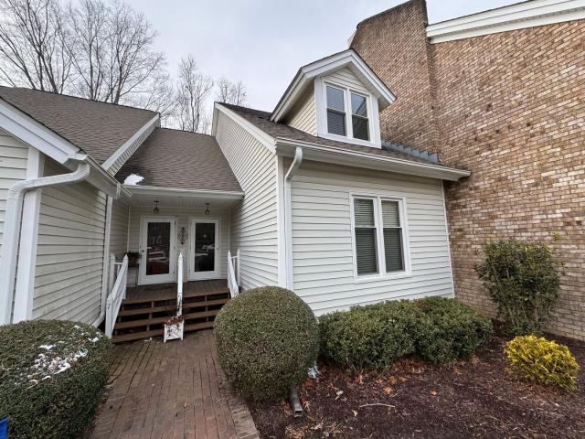 Beautiful 2 Story townhome located between Forest Hills Rd and Wilson Medical Center