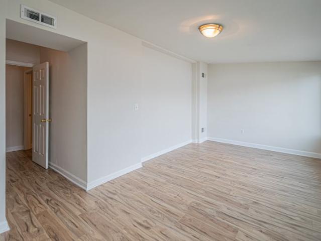 Beautiful 2nd Floor Room in Parkview