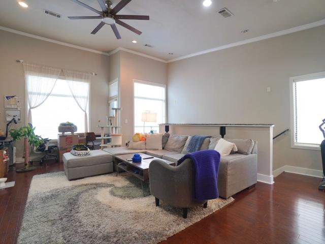 Beautiful 2BR, 2.5BA Townhome Minutes from Downtown Austin!