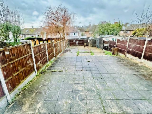 BEAUTIFUL 4 BED HOUSE | 3 TOILETS |. 4 bed semi detached house to rent £2,450 pcm £565 pw
