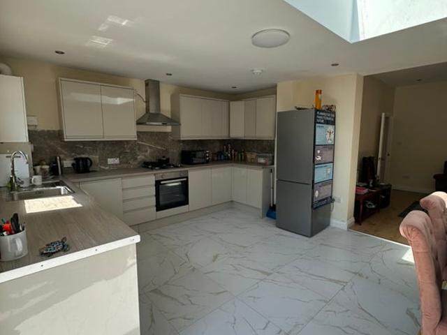 Beautiful 4 Bedroom and 2 Bathrooms