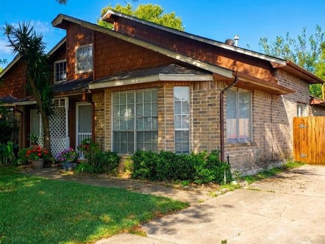 Beautiful 4 Bedroom Home in Houston / Nice Backyard