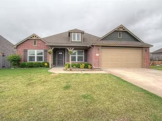 Beautiful 4 Bedroom in Providence Hills 13332 S 21st Pl
