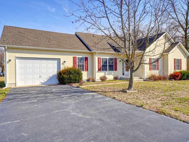 Beautiful 4 Bedroom Ranch in Fox Hollow!