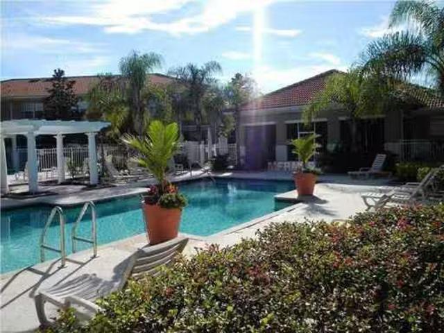 Beautiful 4 bedroom Townhome PLUS loft/computer room located i.