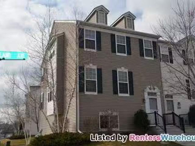Beautiful 4 Bedroom Townhouse for Rent in. 4660 Woodland Ave