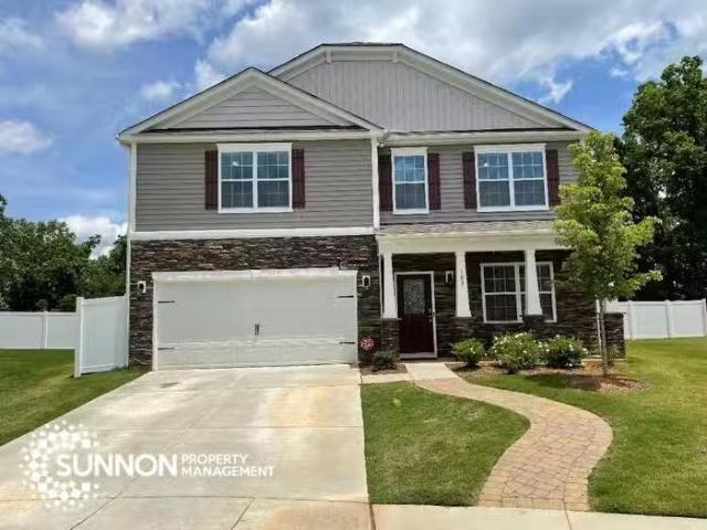Beautiful 4 BR 2.5 BA in Mooresville! 183 King William Dr