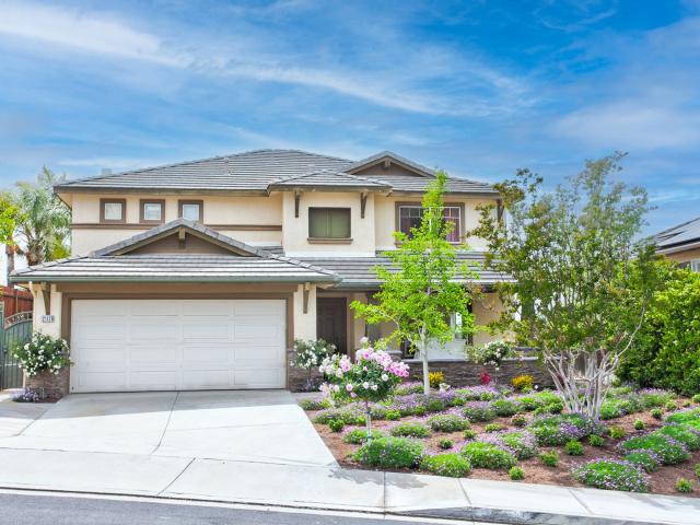 Beautiful 5 Bedroom Home 1 Downstairs with VIEWS