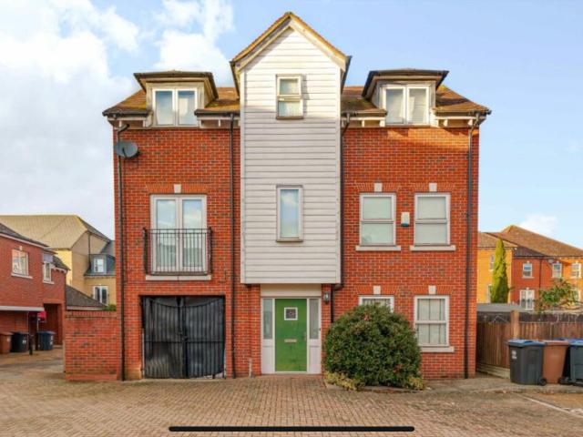 Beautiful 5 Bedroom House Near Stansted AirPort