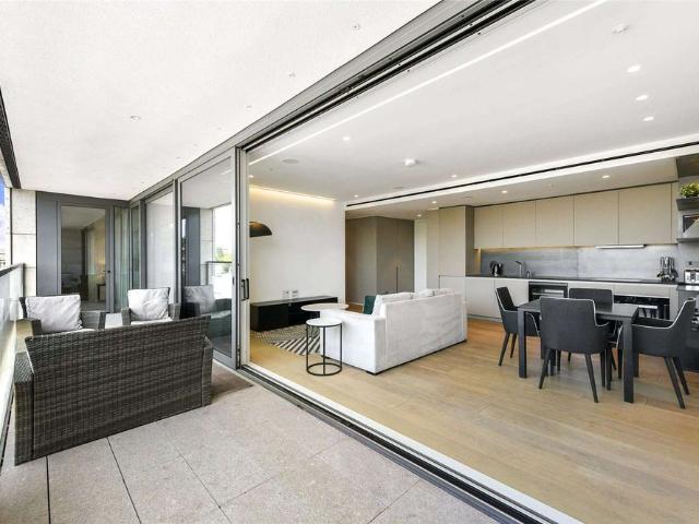 Beautiful 5th floor Nova apartment  2 bedrooms, 2 bathrooms, kitchen, reception and large balcony. With 24/7 concierge, a resident's gym, cinema, lounge, meeting room and roof garden