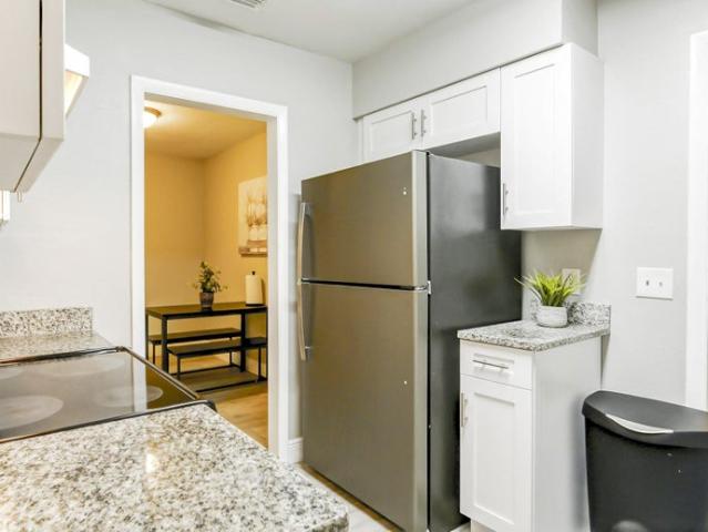 Beautiful & Cozy LOWERY PARK HOME! Centrally Locat