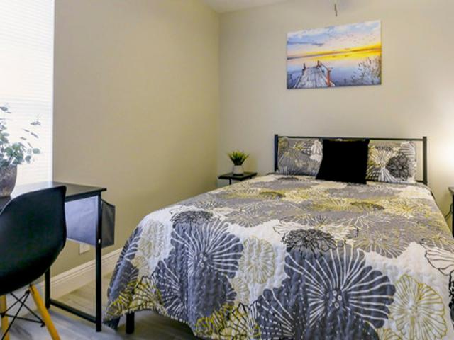 Beautiful & Cozy LOWERY PARK HOME! Centrally Located to Bus Lines and within walking distance to Winn Dixie