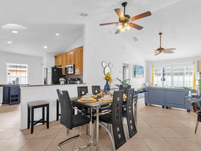 Beautiful cozy pool house! great quiet location in