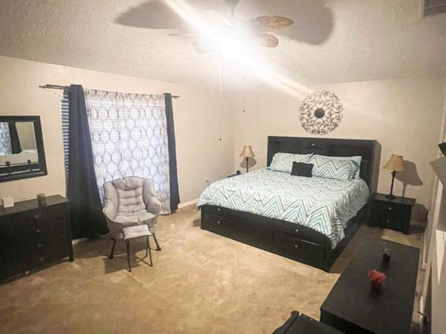 Beautiful & cozy Spring Hill House with Backyard