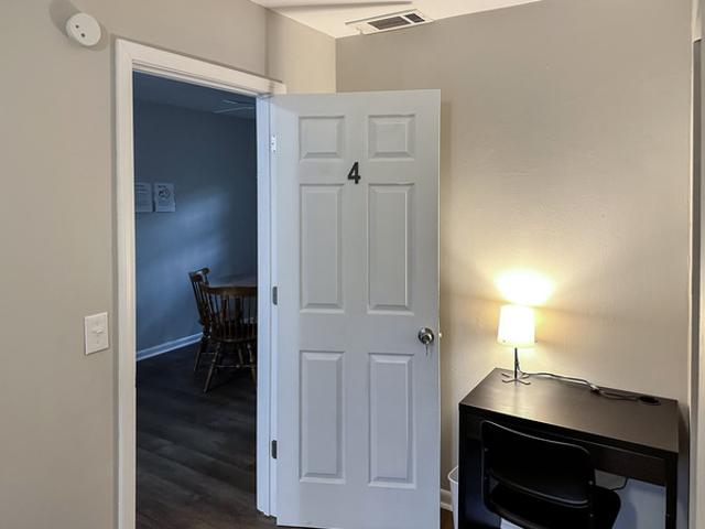 Beautiful & comfortable Forest Park House with Dining area
