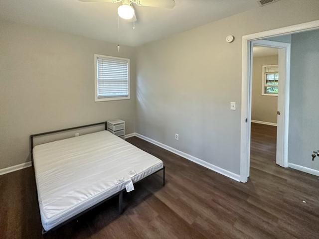 Beautiful & comfortable Forest Park House with Dining area