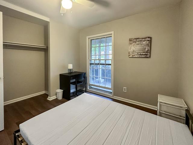 Beautiful & comfortable Forest Park House with Dining area