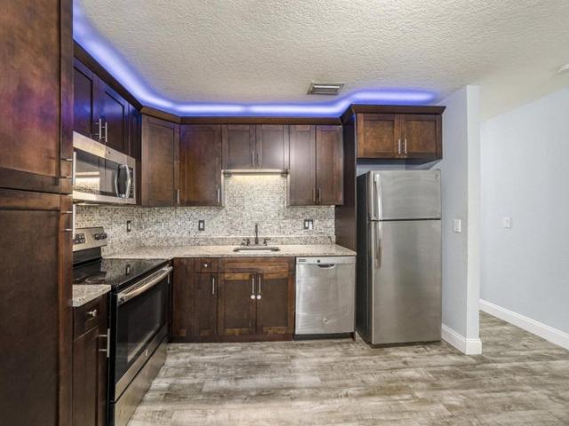 Beautiful & comfy Tampa Duplex Multiplex