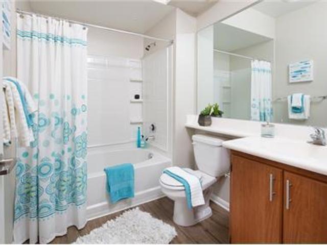 Beautiful Carlsbad Apartment for rent. Single Car Garage!