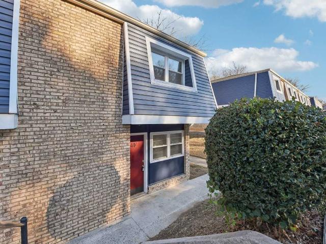 Beautiful Chesney Woods Townhomes 2 Bedroom Home for Rent at 260 Brookwood Ave Ne, Concord, NC 28025 Brookwood North