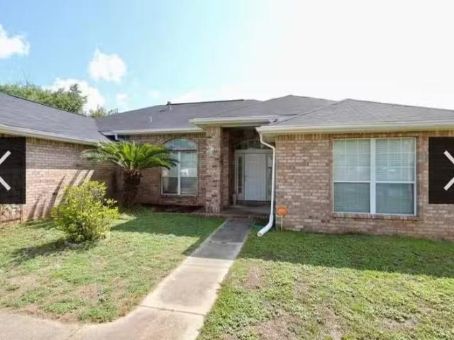 BEAUTIFUL CRESTVIEW HOME $2,300 4 Bedroom 2 Bathroom House I.