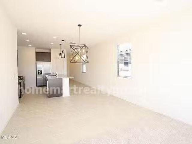 Beautiful and Brand New Meritage home in Gladden Farms! 10617.