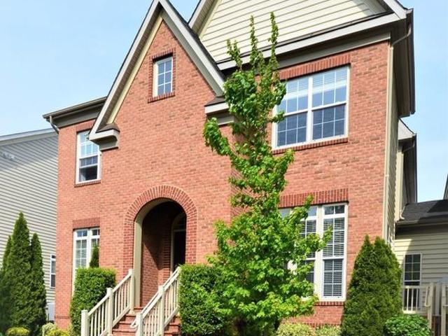 Beautiful and Expansive Kingstowne, Alexandria Home!