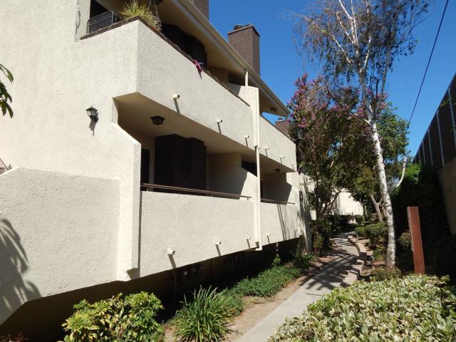 BEAUTIFUL AND SPACIOUS 3 BED CONDO IN SYLMAR