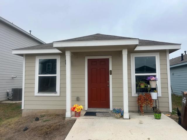 Beautiful and well maintained home located in the Medina Landing community on the west side of San Antonio.