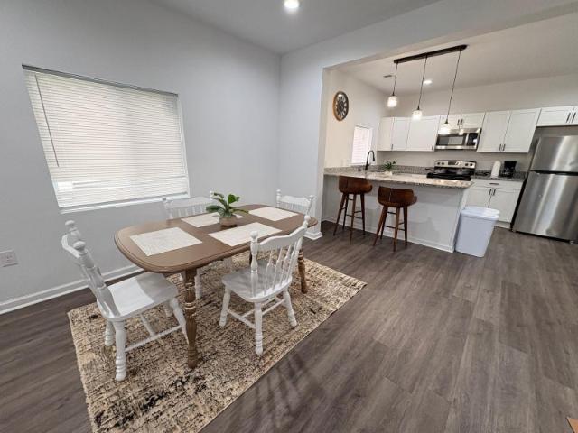 Beautiful apt in Salisbury, modern, comfy, and ver