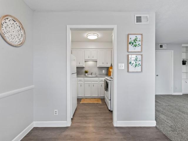 Beautiful Apartments in the heart of Brookside 2 Bedroom Apartment for Rent at 1404 E 41st St, Tulsa, OK 74105