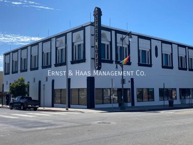 Beautiful Artist Loft in Historic 8th St Lofts, Prime Location Just Blocks from the Harbor!